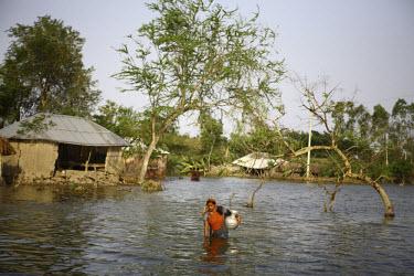 Panos Pictures - Stories - Cyclone Aila hits Bangladesh